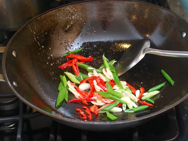 How to choose a wok